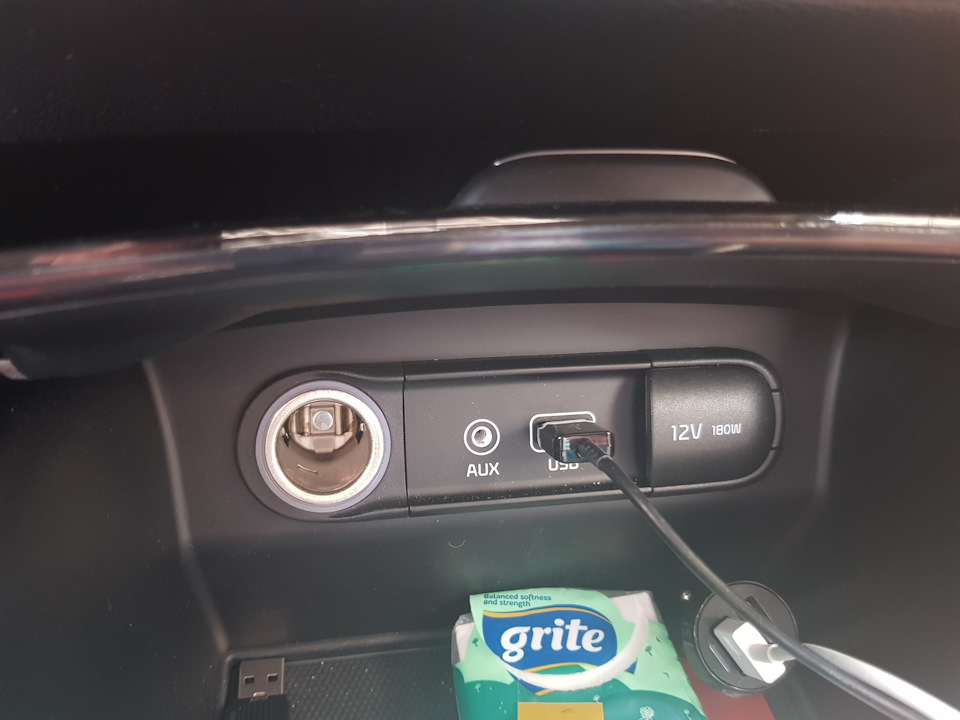 Розетка вместо прикуривателя. — KIA Sorento (3G), 2,2 л, 2018 года ...