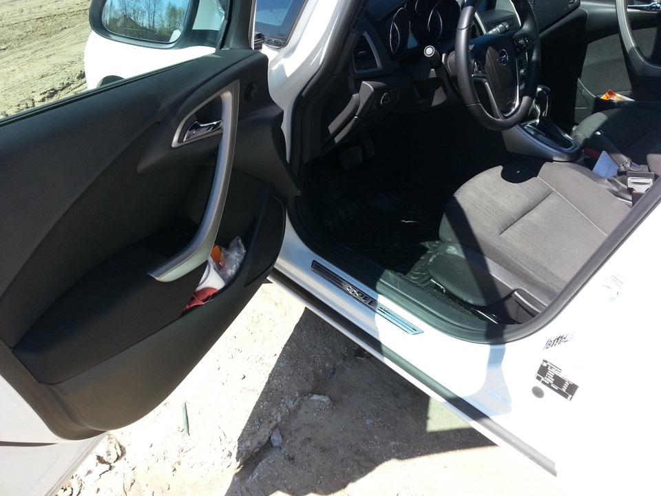 накладки на пороги — Opel Astra J, 1,4 л, 2012 года | аксессуары | DRIVE2