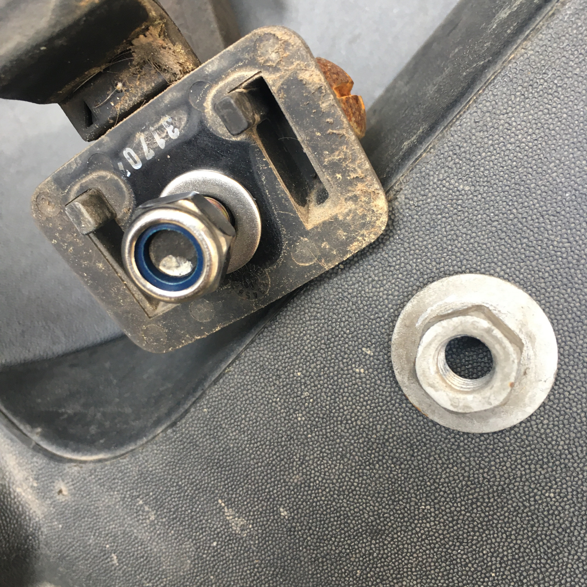 263.500km замки капота — Jeep Wrangler (JK), 2,8 л, 2008 года | своими ...