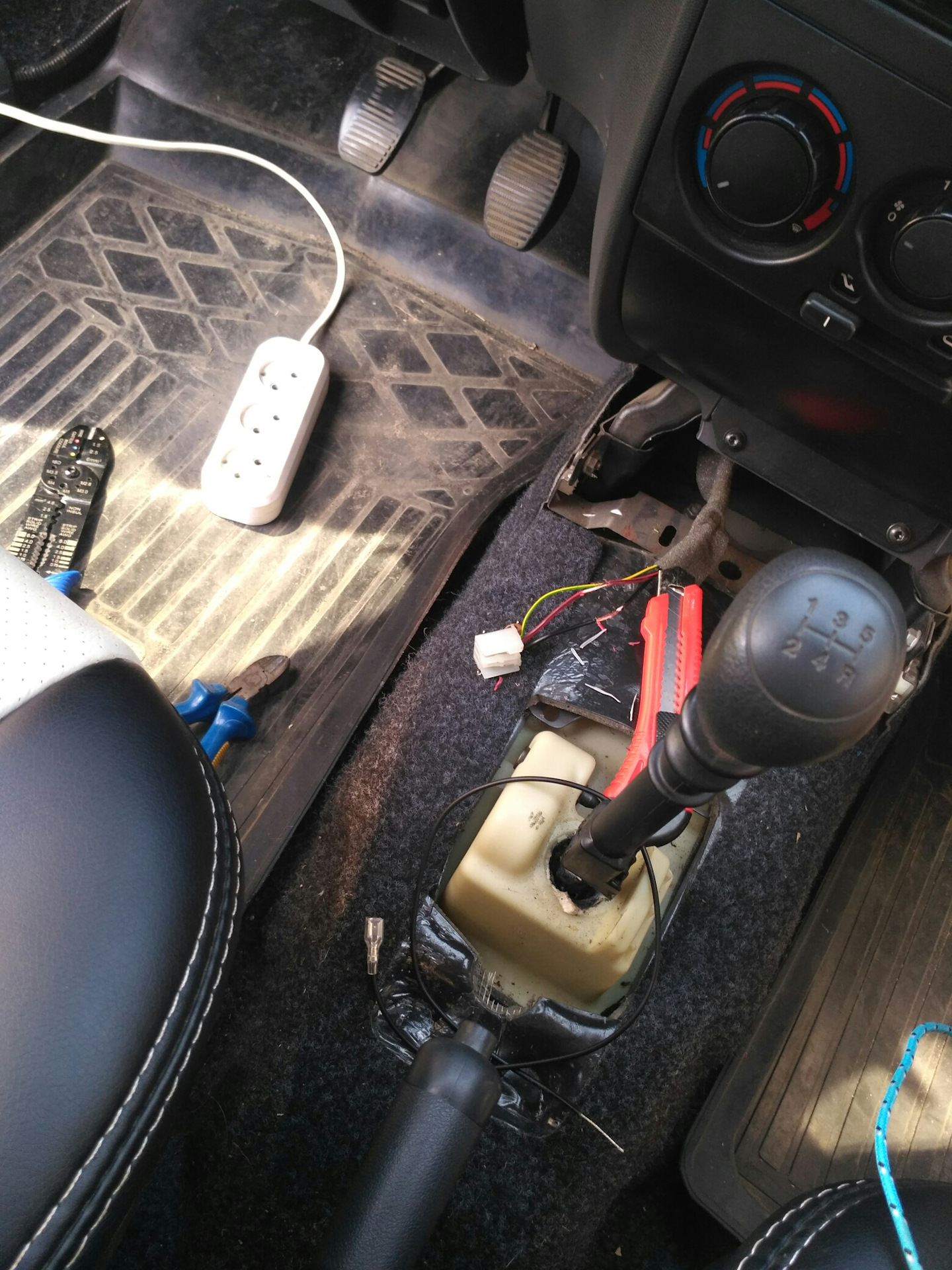 Установка Юсб+Вольтметр — FIAT Albea, 1,4 л, 2011 года | аксессуары ...