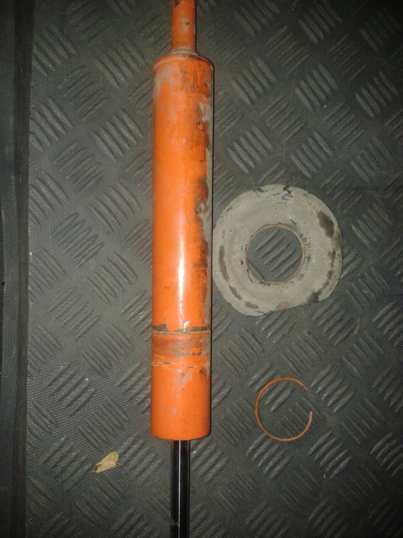 Передние амортизаторы — Audi A4 (B7), 2 л, 2006 года | своими руками ...