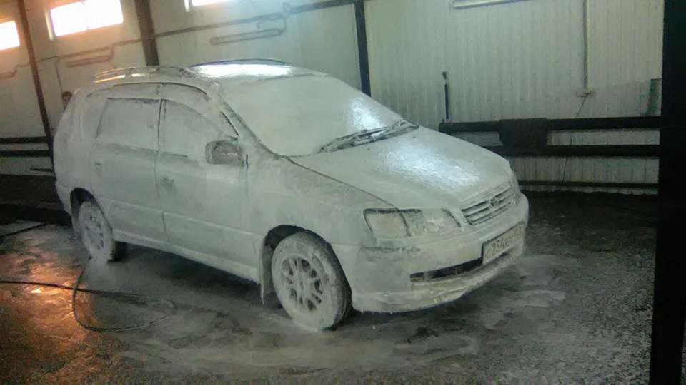 Заехал на мойку, то жутко ездить на грязной машине — Toyota Ipsum (10 ...