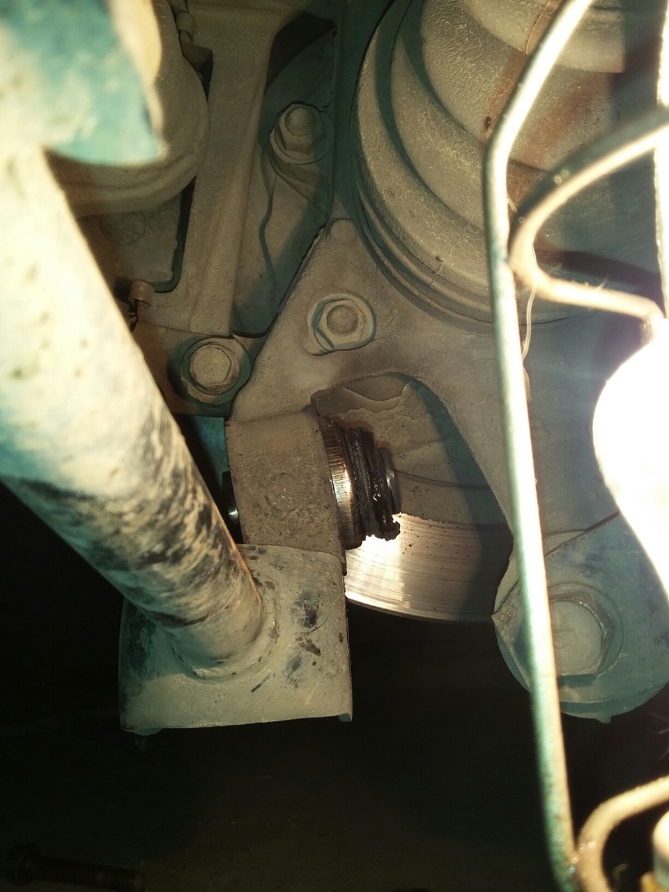 Замена плавающего сайлентблока — Toyota Mark II (90), 2,5 л, 1993 года ...