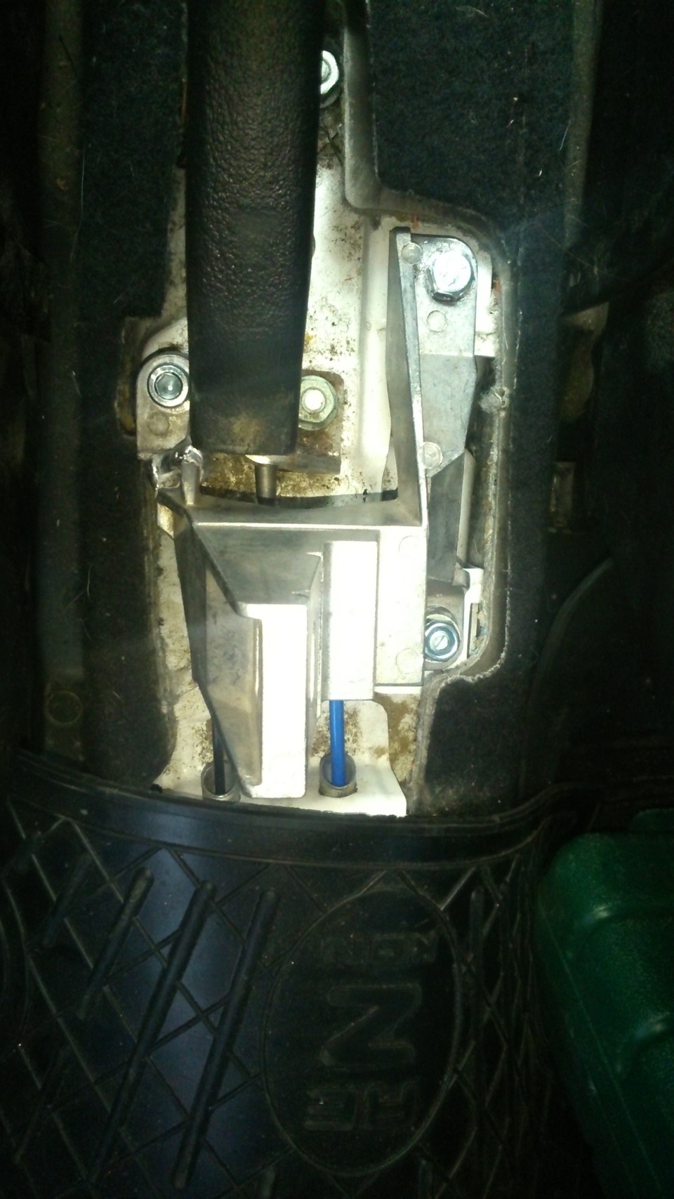 Поставил подлокотник — Volkswagen Golf Mk4, 1,6 л, 2001 года ...