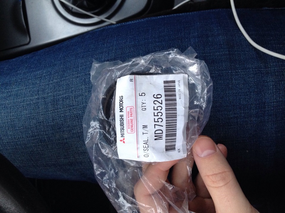 Замена сальников приводов и масла в МКПП, 18 тысяч вместе — Mitsubishi ...