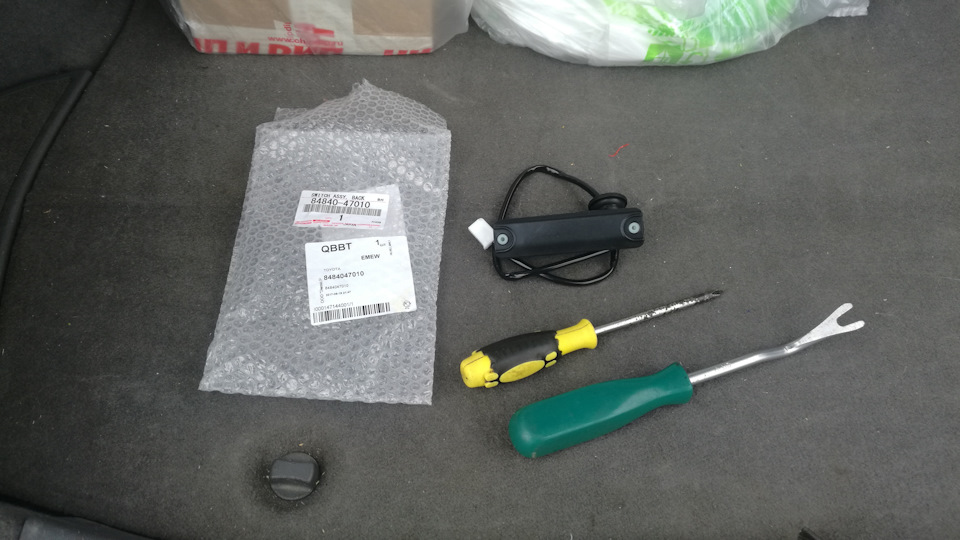 Замена кнопки задней двери — Toyota Prius (20), 1,5 л, 2007 года ...