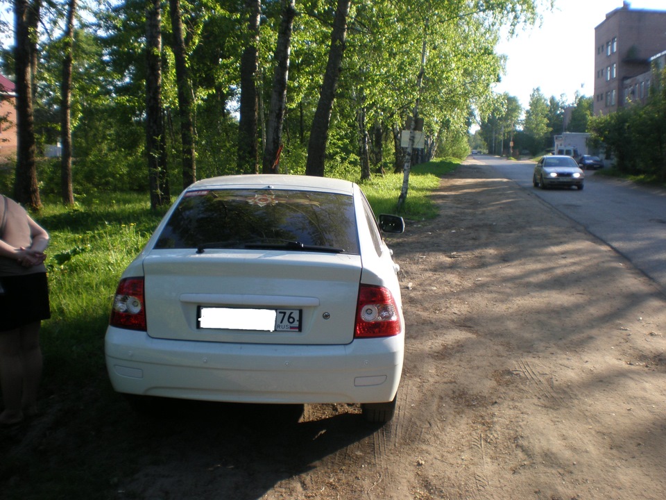 Бескаркасный дворник на дверь багажника — Lada Приора хэтчбек, 1,6 л ...