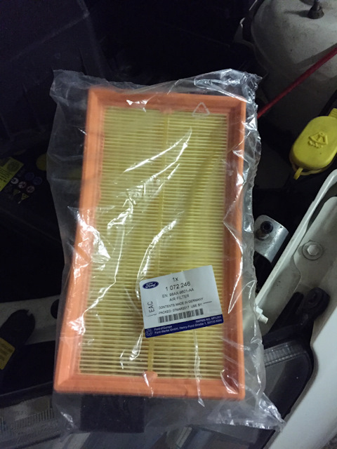 1072246 ФИЛЬТР ВОЗДУШНЫЙ / FOCUS 1.4-2.0 08/98~, TRANSITR/TURNEO ...