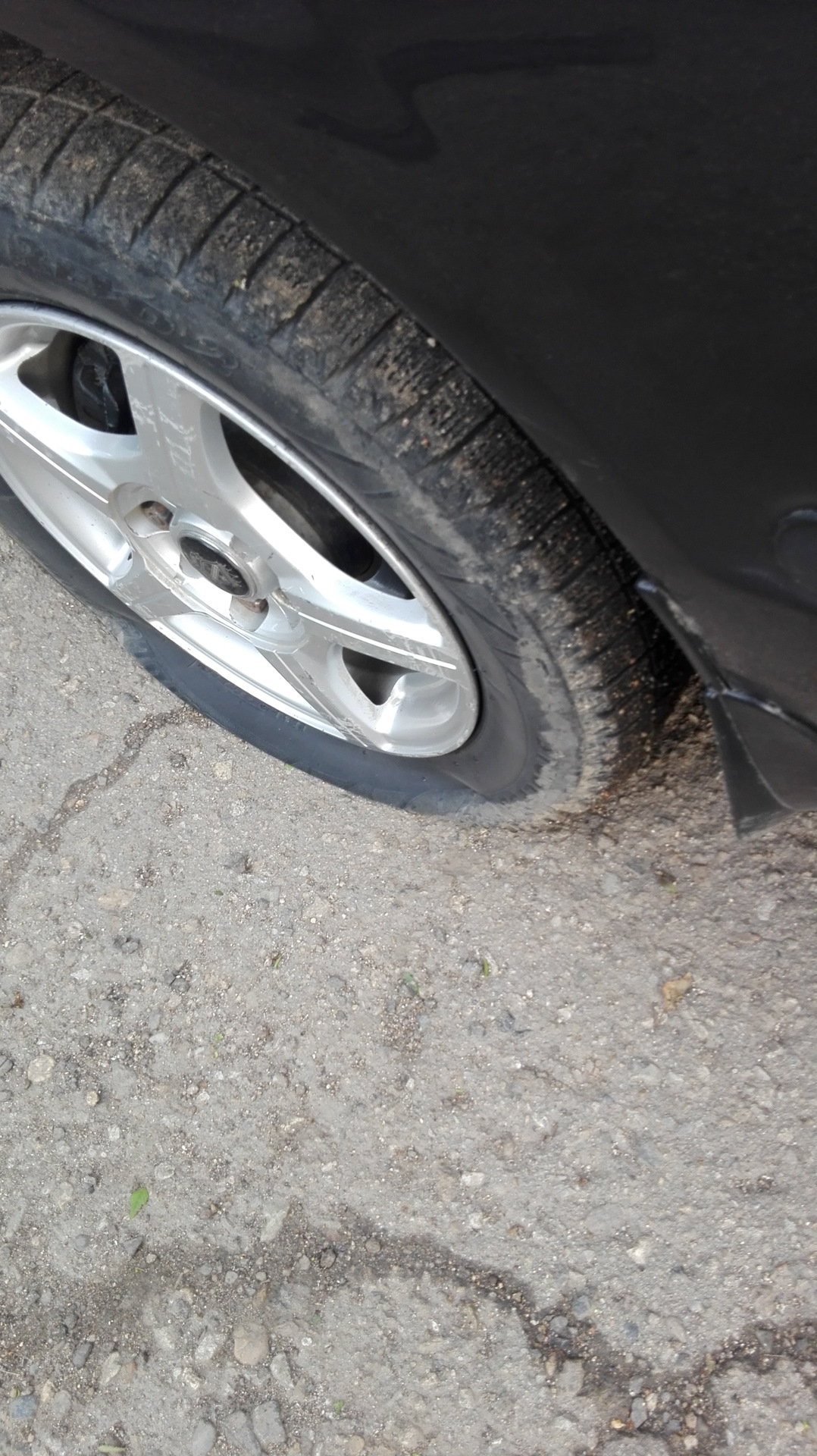 Вырвал сосок камеры не знаю как )))) — Nissan Sunny (B15), 1,5 л, 2002 ...