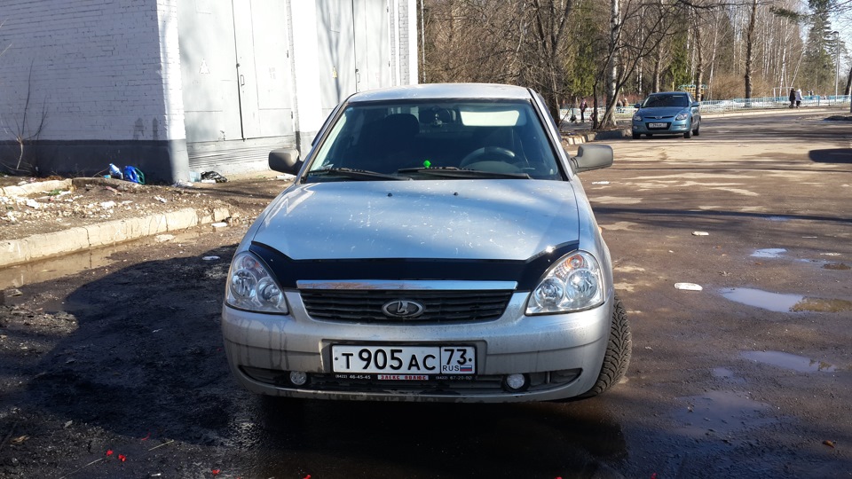 Дефлектор капота — Lada Приора седан, 2008 года | аксессуары | DRIVE2