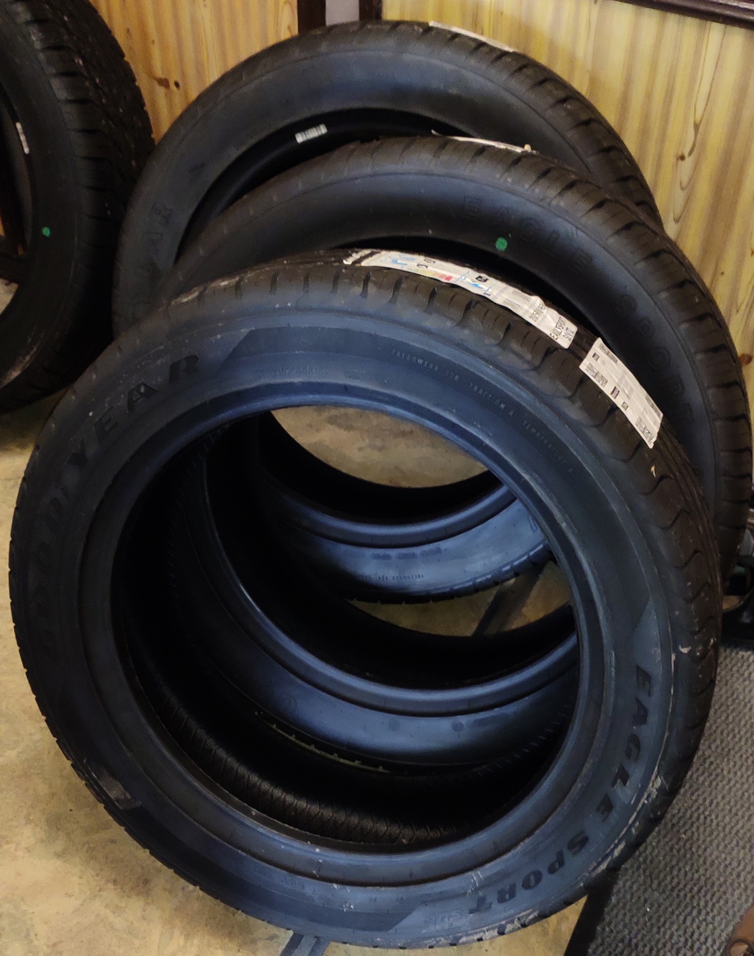 Шины Goodyear Eagle Sport SUV TZ 215/55 R18 — Geely Coolray (1G), 1,5 л ...