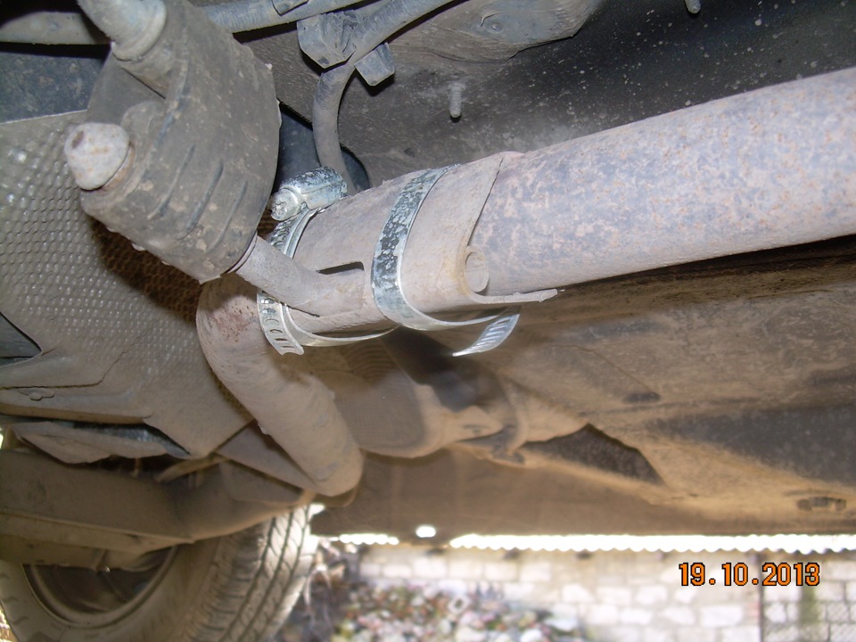 Кронштейн выхлопной — Dacia Logan (1G), 1,4 л, 2006 года | своими ...