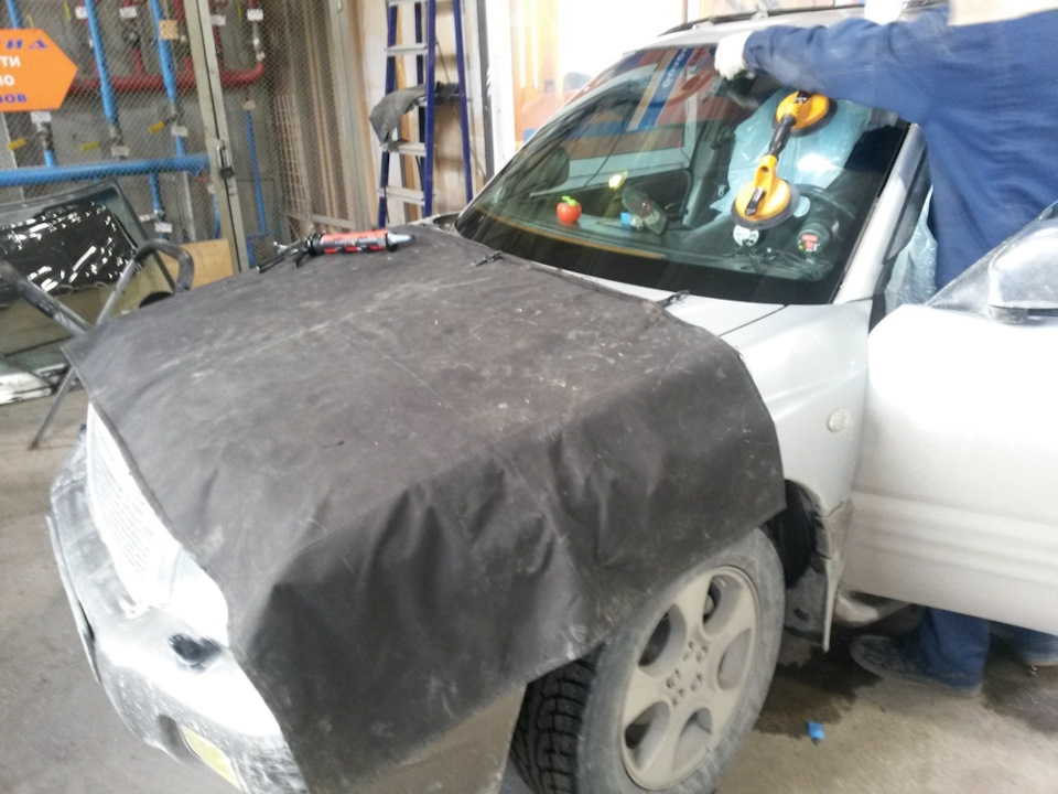 всё.вклеили новое стекло XYG — Subaru Forester (SF), 2 л, 2001 года ...