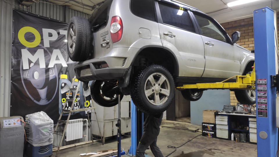 Замена реактивных тяг на Шевроле Нива — Chevrolet Niva (1G), 1,7 л ...
