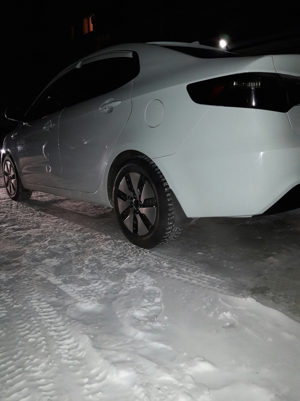 перекрасил колпаки — KIA Rio (3G), 1,4 л, 2014 года | стайлинг | DRIVE2