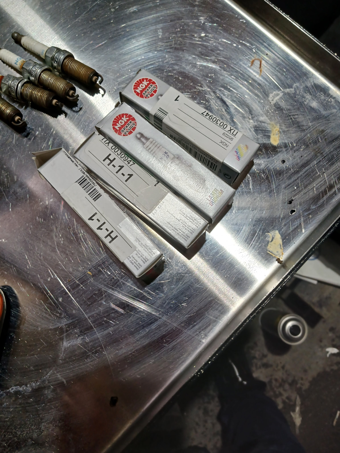 Замена свечей зажигания 8NR. — Toyota Corolla Sport G, 1,2 л, 2019 года ...