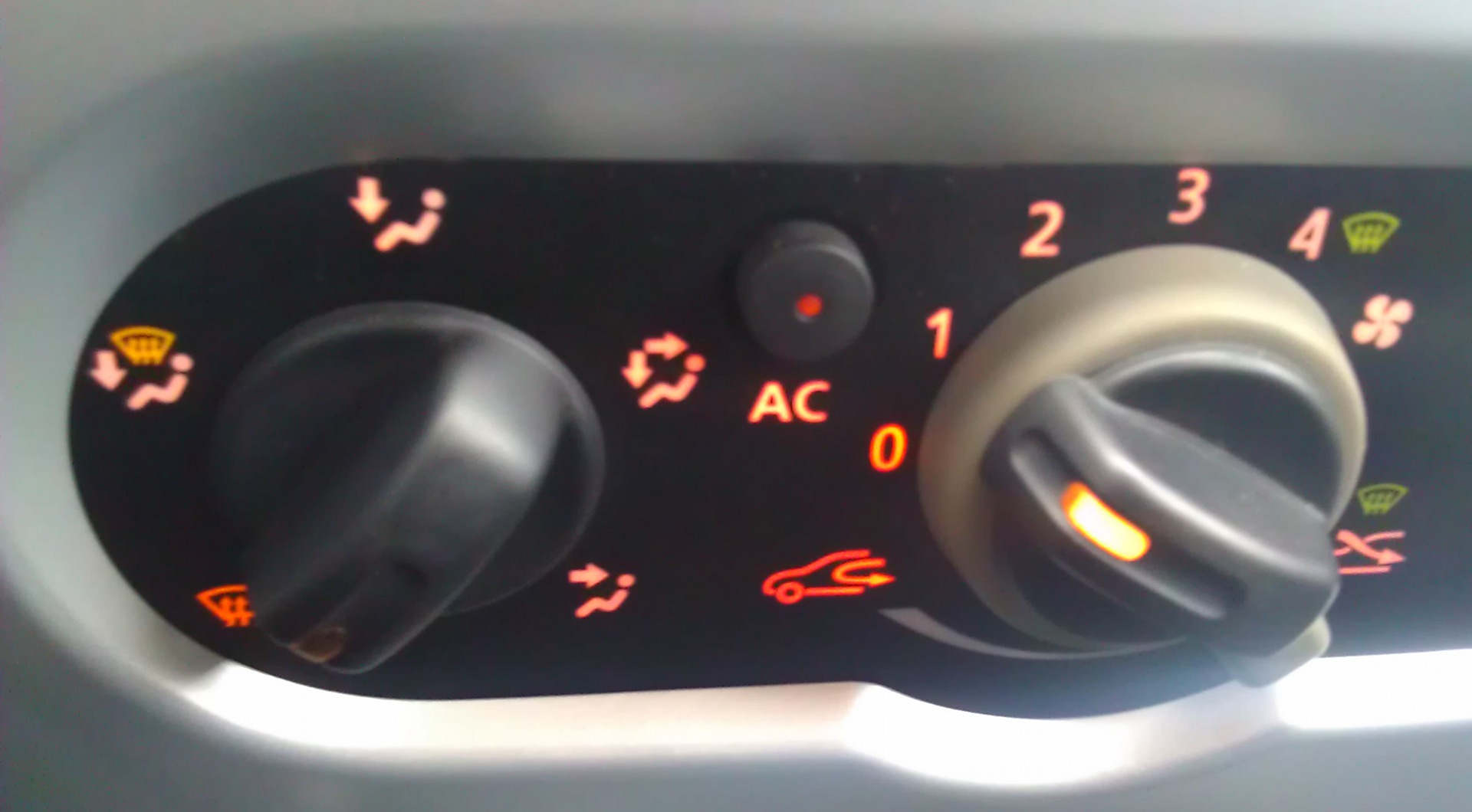 Первая "поломка" — Renault Sandero 1G, 1,6 л, 2011 года | визит на ...