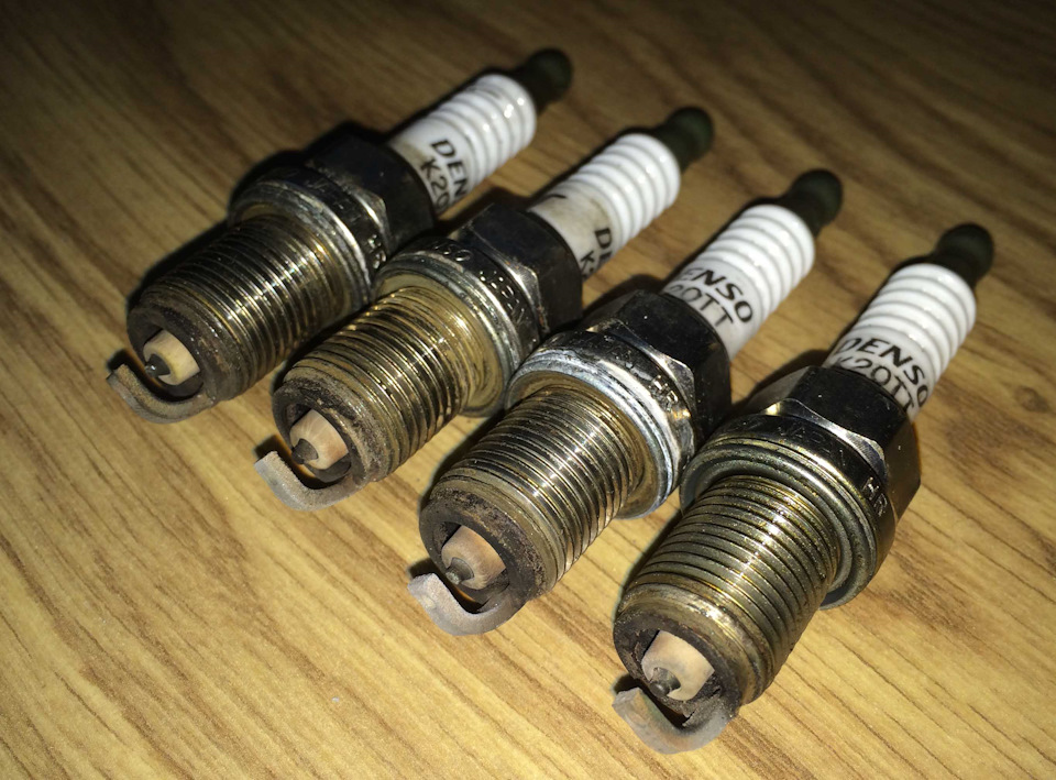 Замена свечей и высоковольтных проводов — Volkswagen Golf Mk5, 1,6 л ...