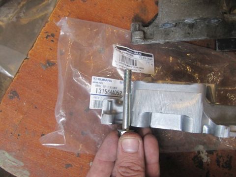 13156AA052 Кронштейн ролика натяжителя ГРМ SUBARU | Запчасти на DRIVE2