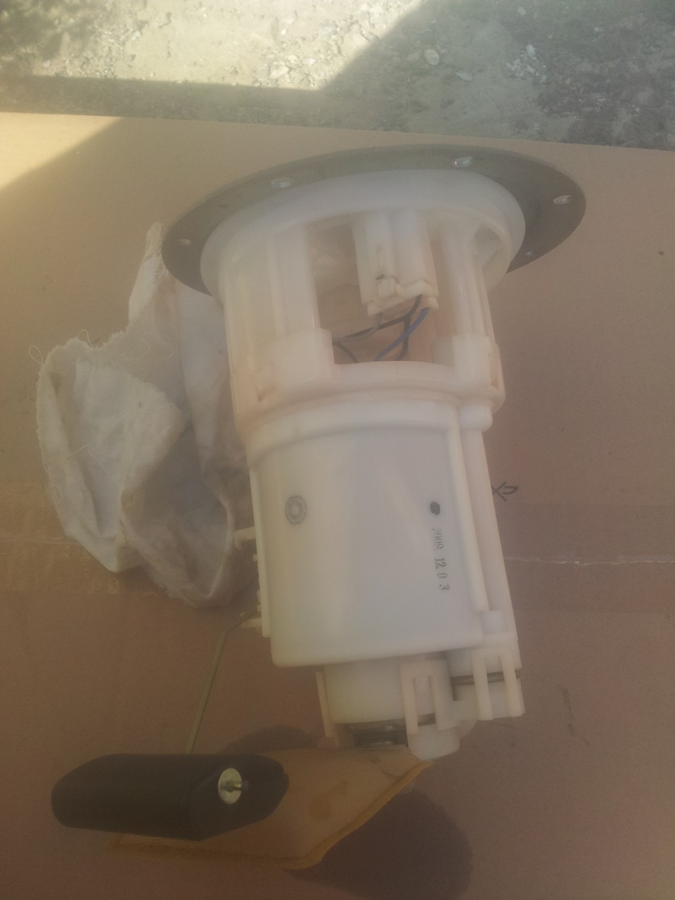 Замена топливного фильтра — KIA Rio (2G), 1,4 л, 2010 года | своими ...