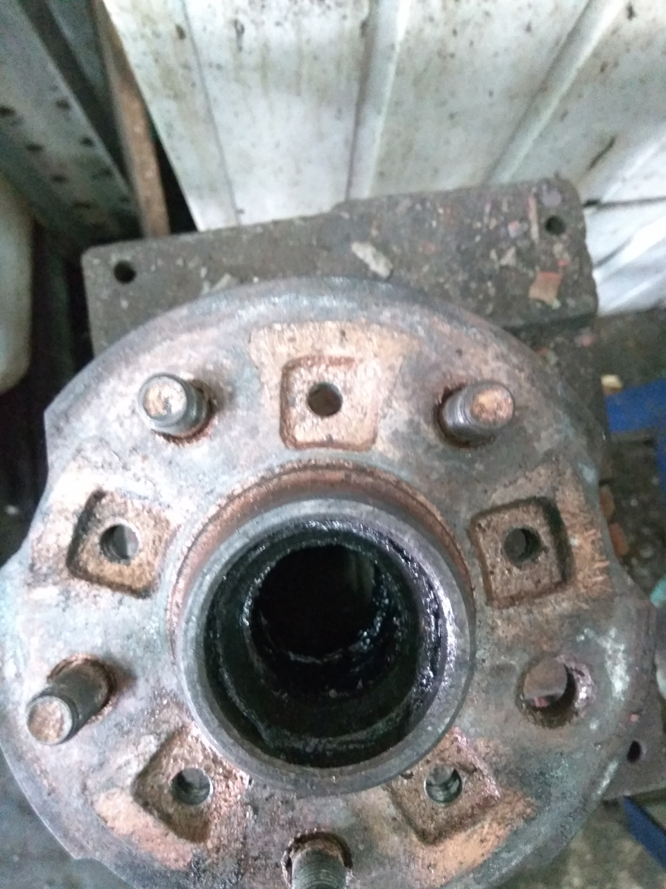 Замена подшипников передней ступицы — Toyota Crown (S140), 2,5 л, 1994 ...
