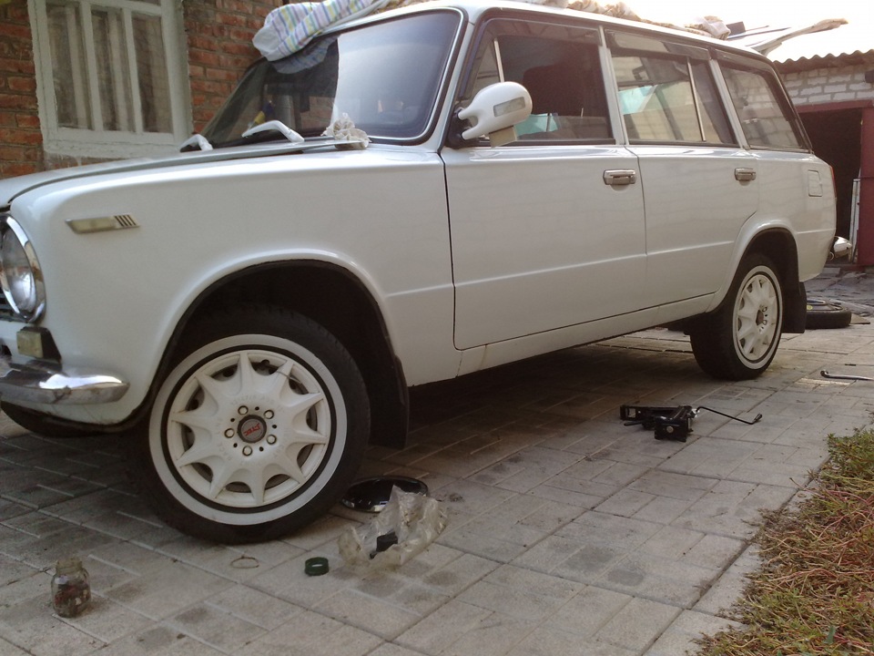 Вайтбенды — Lada 2102, 1972 года | шины | DRIVE2