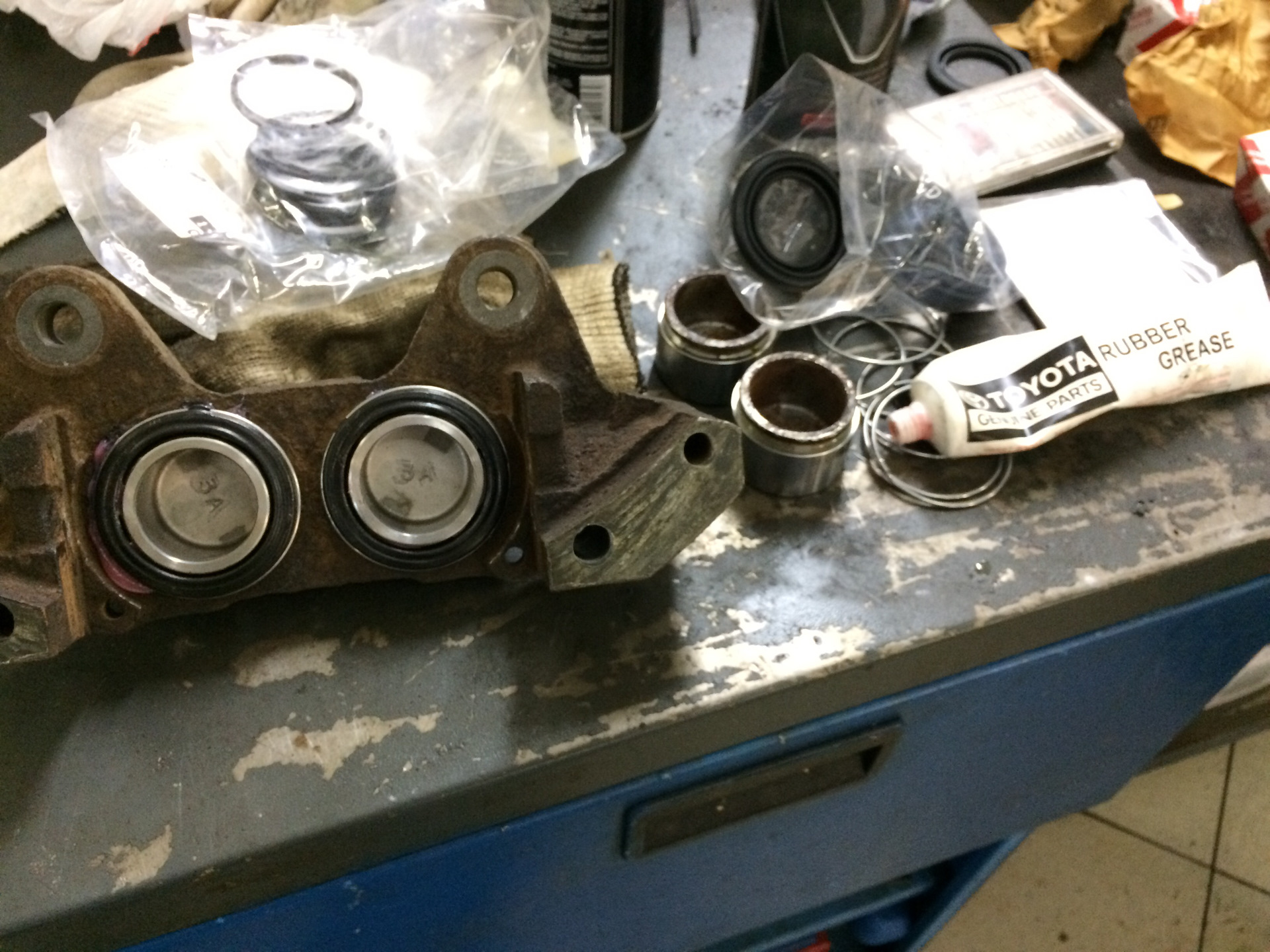 12. Замена колодок. Профилактика передней тормозной. — Toyota Land ...