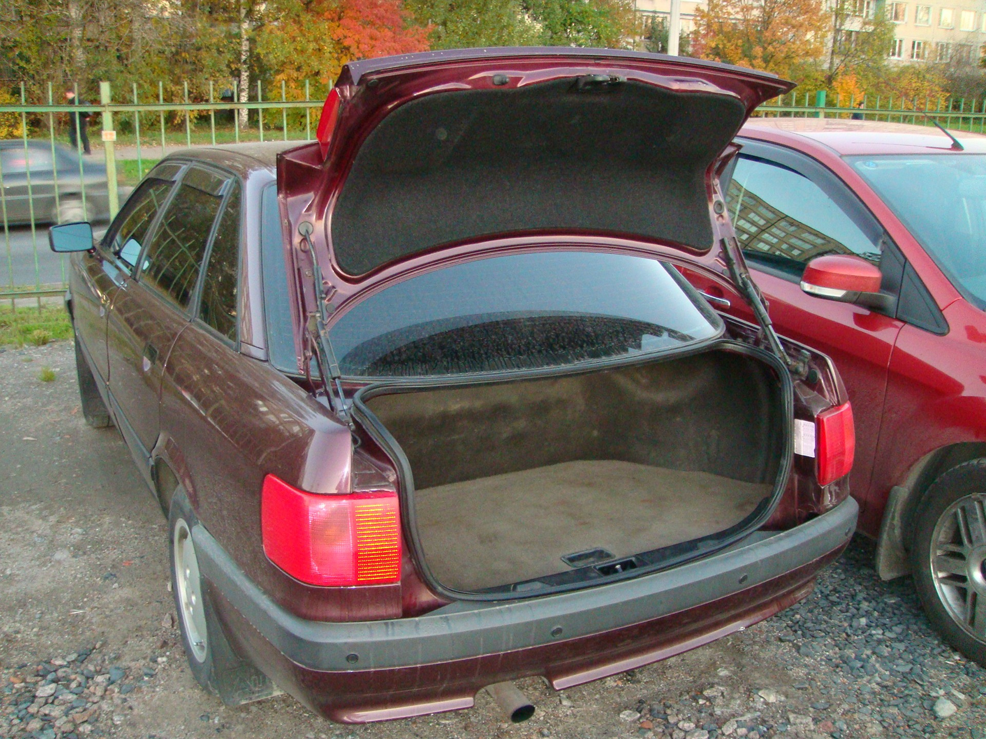 Ровный пол в багажнике… удобства при эксплуатации — Audi 80 (B3), 1,8 л ...