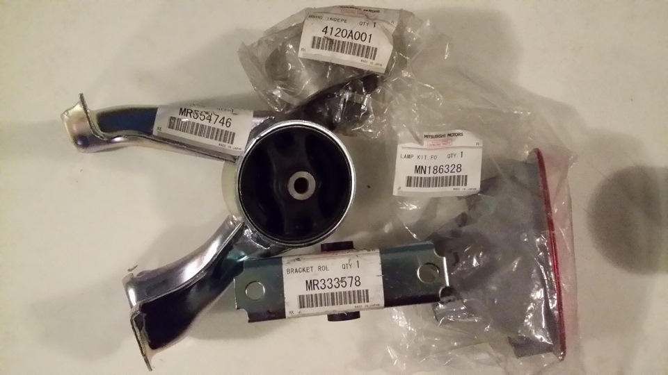 MR333578 Опора двигателя передняя OEM Mitsubishi | Запчасти на DRIVE2