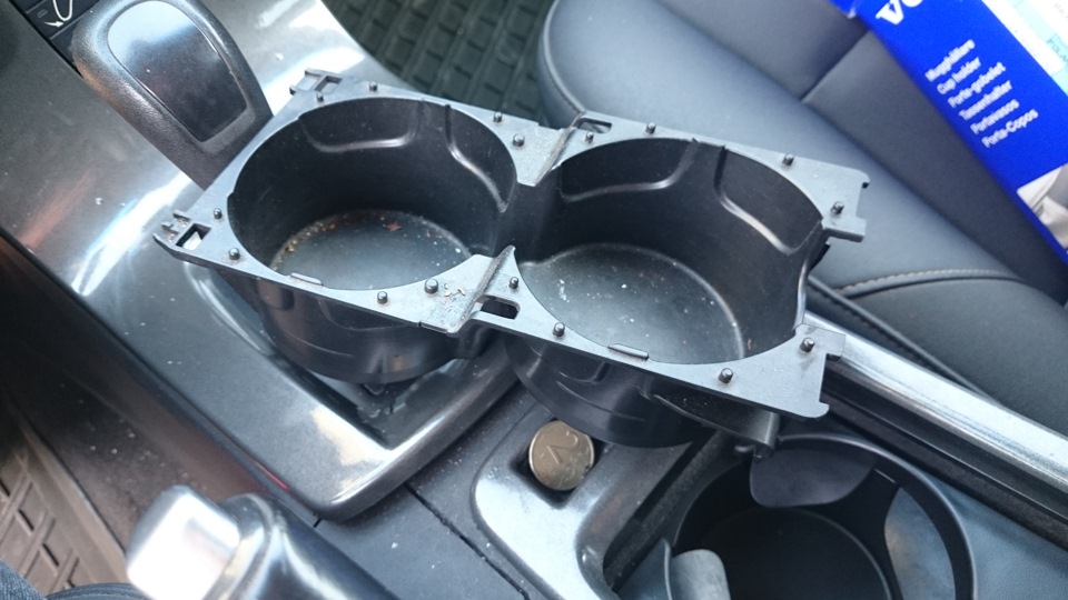 Замена подстаканника. — Volvo V50, 2,4 л, 2008 года | своими руками ...