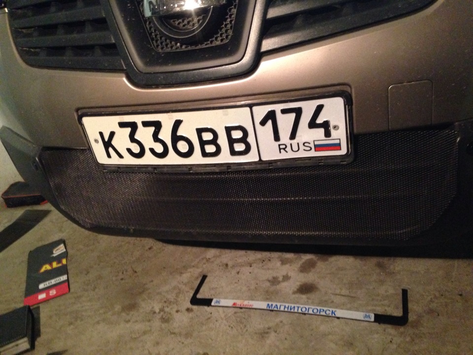Сетка в решетку радиатора! — Nissan Qashqai (1G), 2 л, 2008 года ...