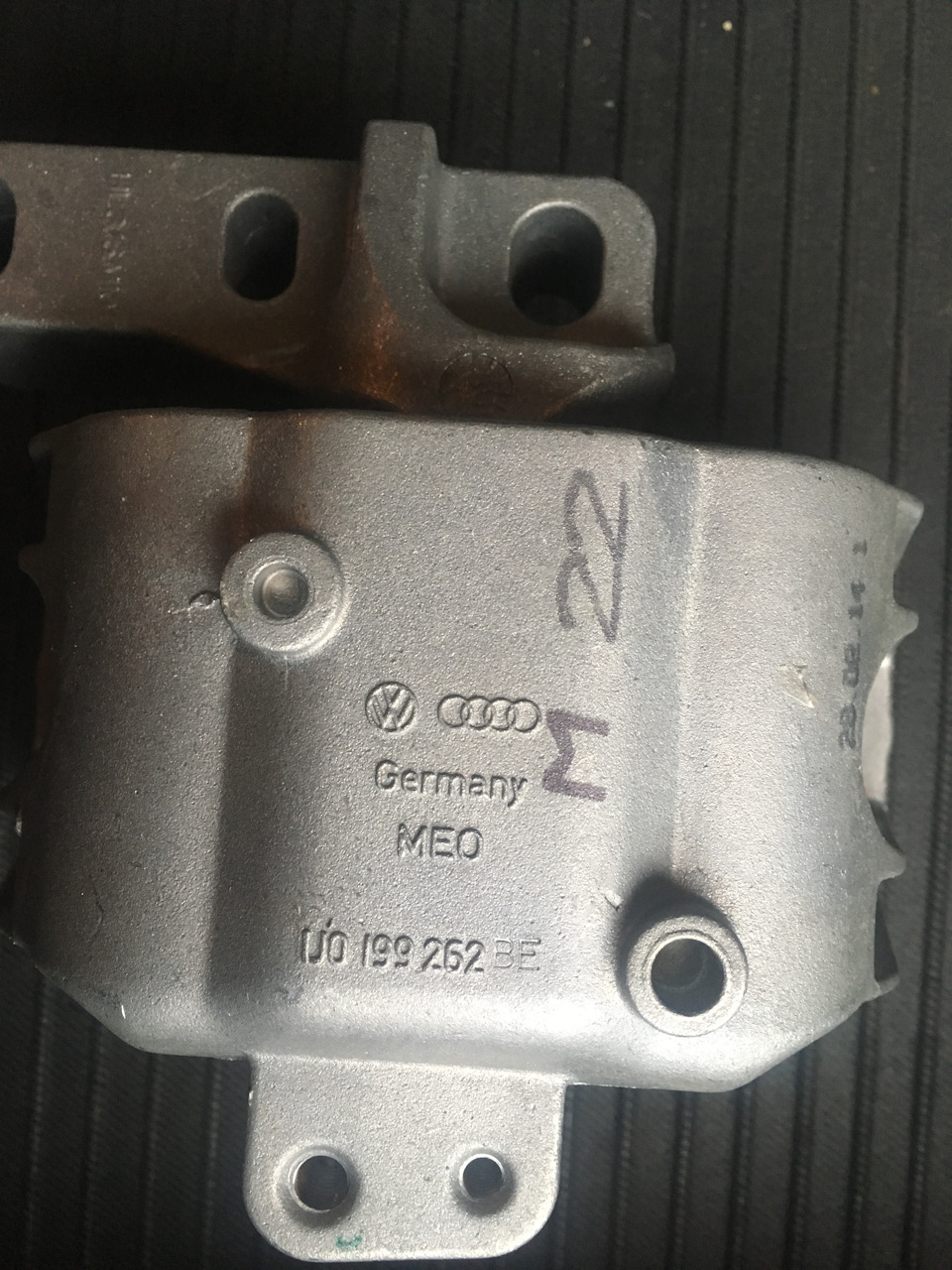 1J0199262BE VAG опора двигателя правая — оригинал или подделка? — Skoda ...