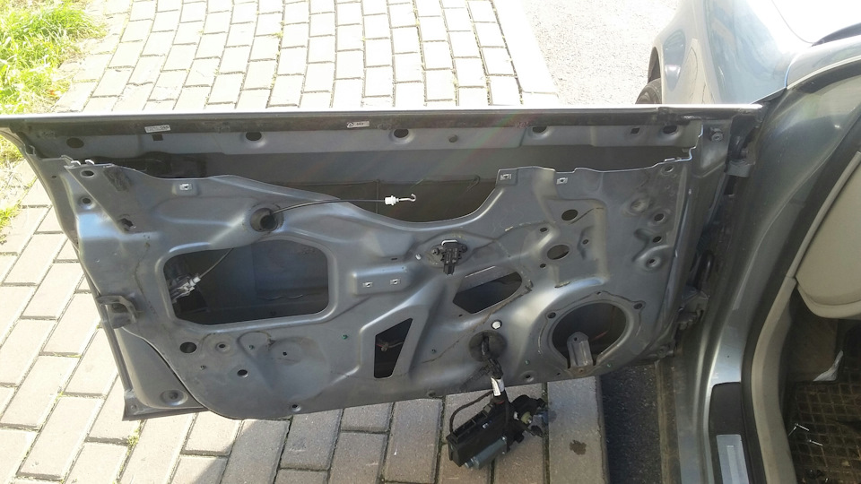 Замена стекоподъемника водительской двери — Audi A4 (B7), 2 л, 2005 ...