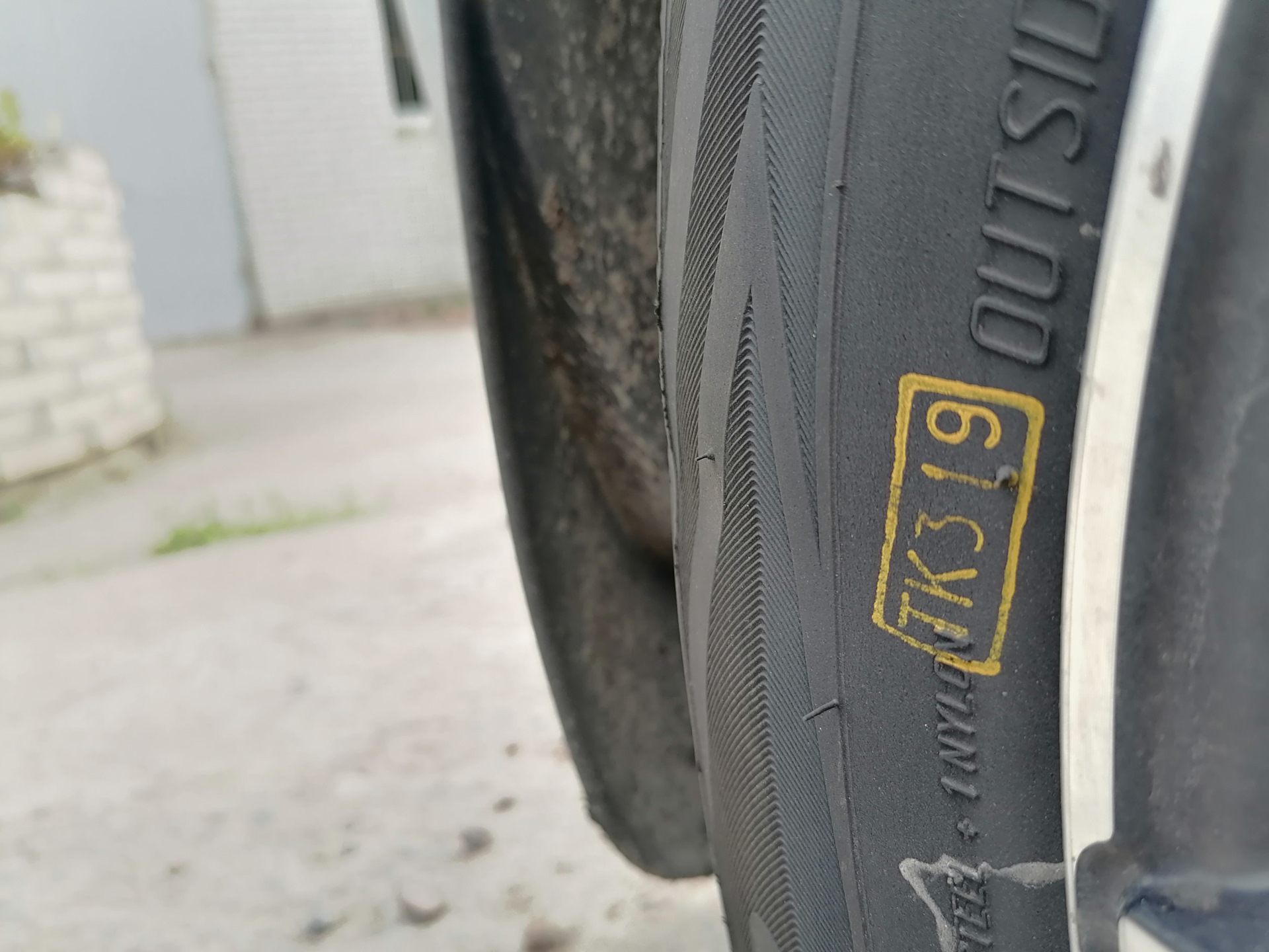 Замена задних покрышек. — Hyundai Verna, 1,4 л, 2008 года | шины | DRIVE2