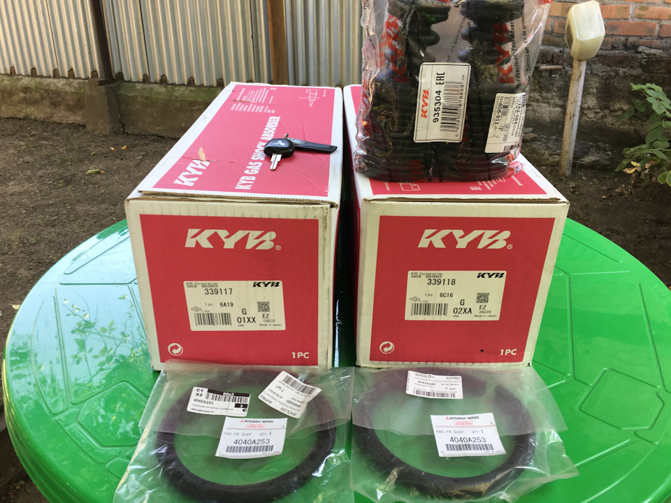 Замена передних стоек — Mitsubishi Lancer X, 1,8 л, 2008 года | визит ...