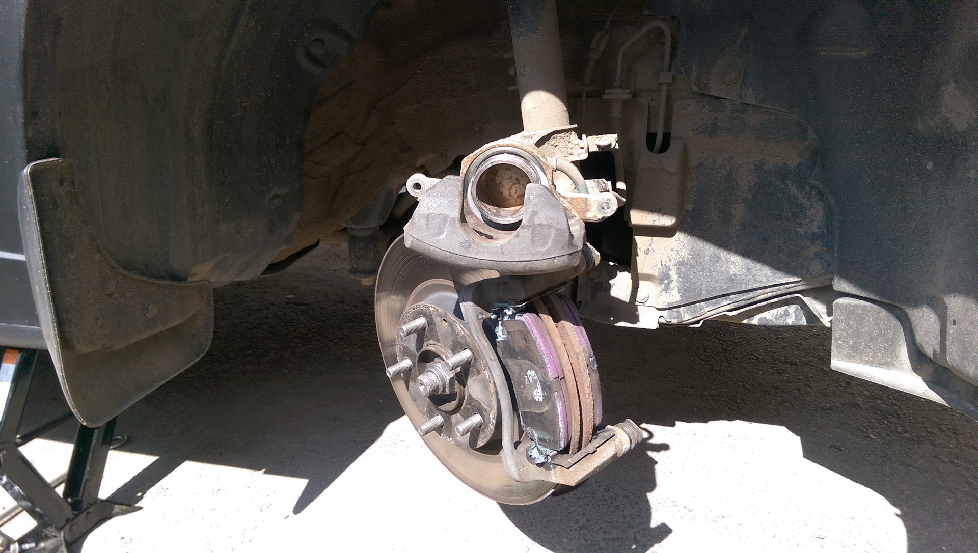 Пыльник тормозного цилиндра — Mazda CX-5 (1G), 2,5 л, 2015 года ...