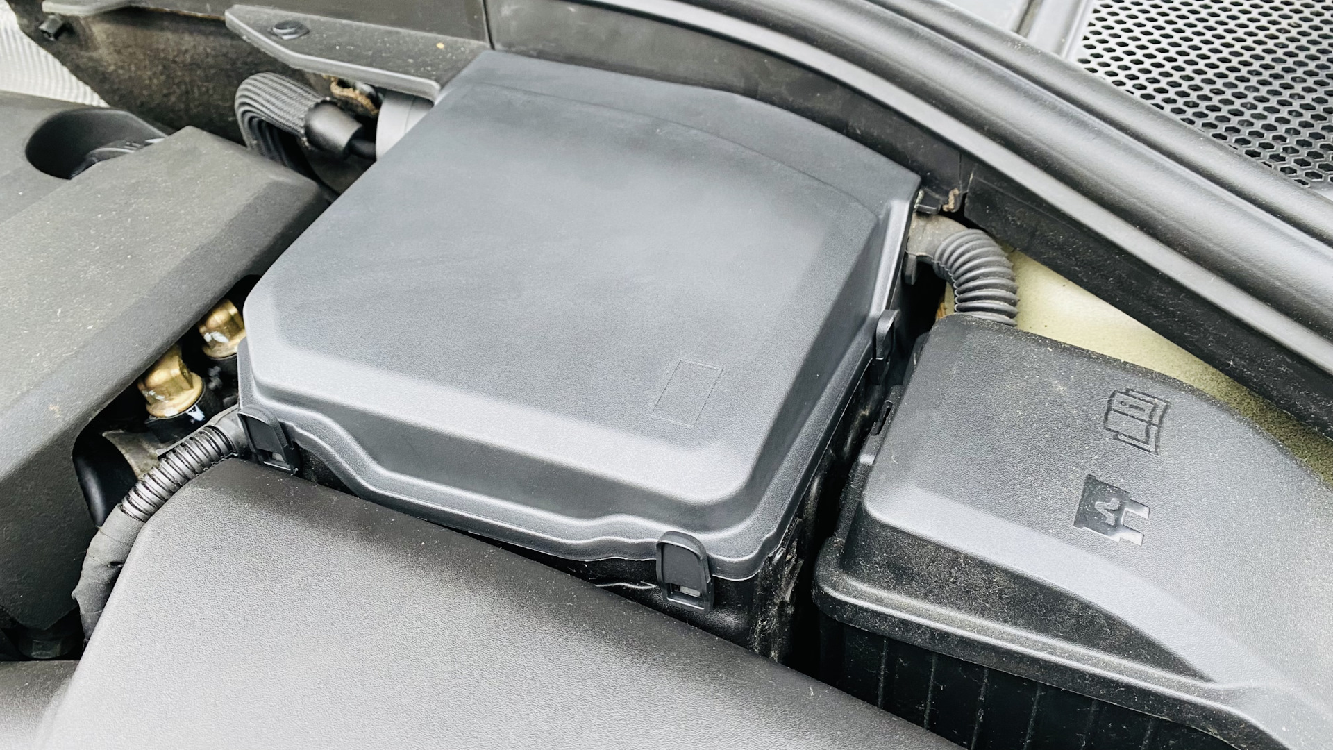 Замена аккумуляторной батареи — Volvo XC60 (1G), 2,4 л, 2017 года ...