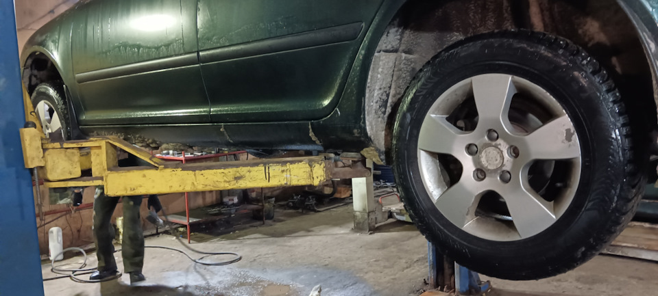 Замена опоры стойки — Skoda Octavia A5 Mk2, 1,6 л, 2008 года | визит на ...