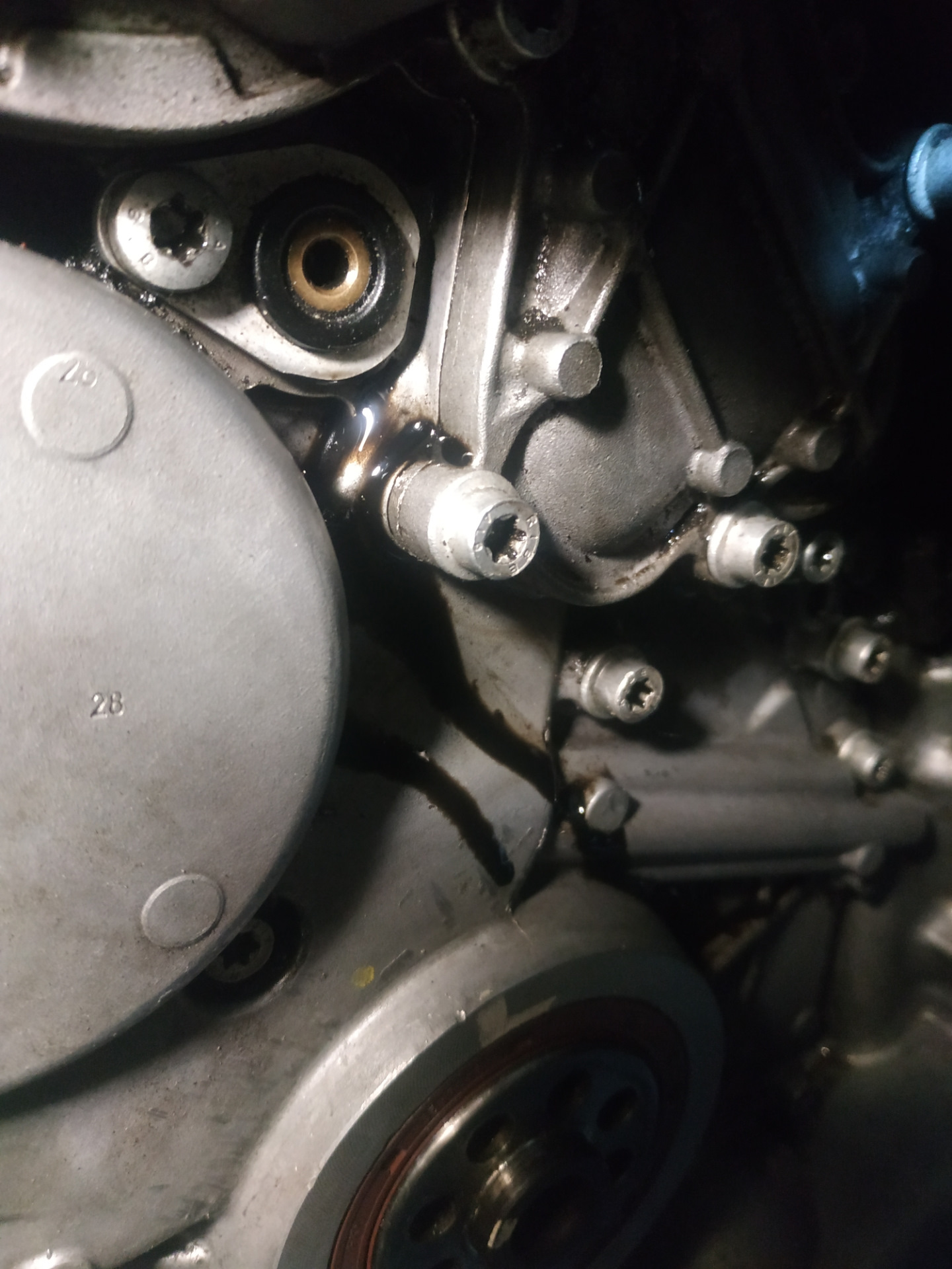 Устранение течи масла по-русски — Volkswagen Touareg (2G), 3 л, 2012 ...