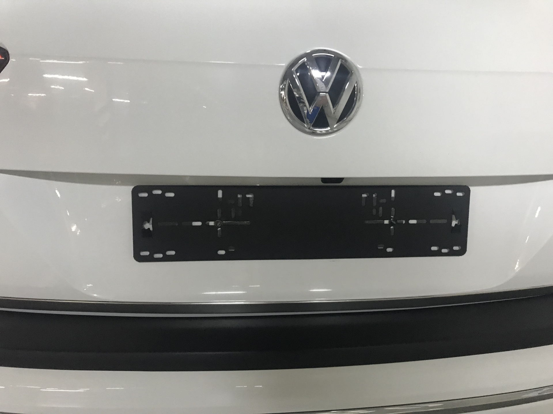 Подкладка под номерной знак или «антидребезг» — Volkswagen Tiguan (2G ...