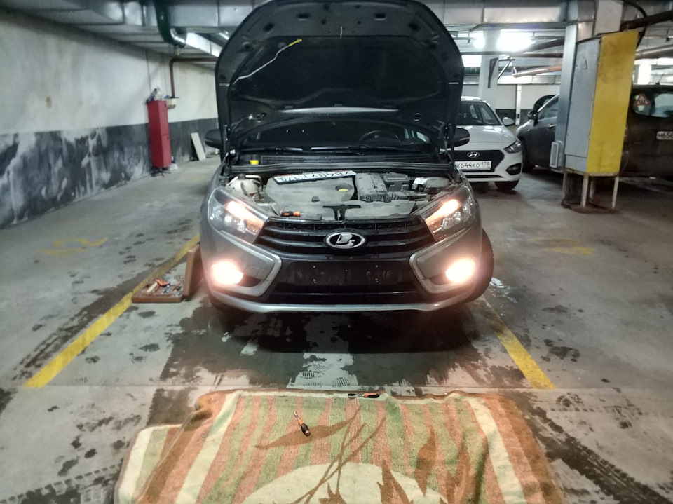 Замена ПТФ, активация функции Cornering. — Lada Vesta (1G), 1,6 л, 2017 ...