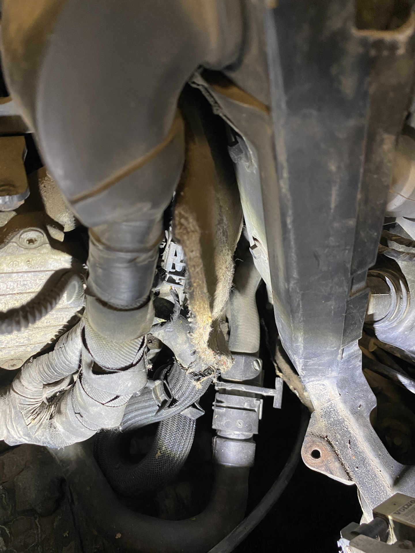 Замена патрубка печки. — Volvo S60 (2G), 2,4 л, 2011 года | визит на ...