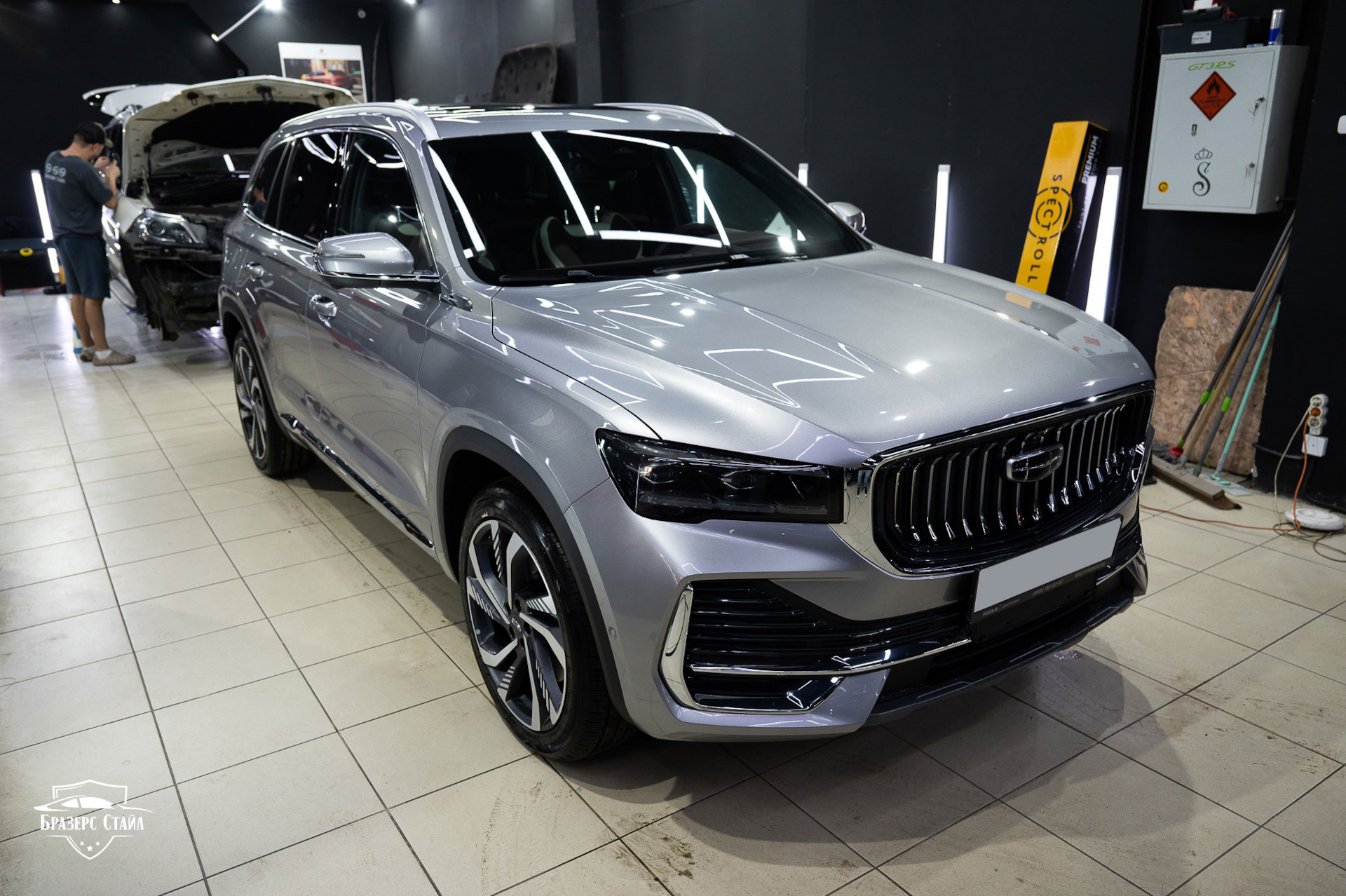 Матовая антигравийная защита Geely Monjaro полиуретаном Deltaskin Clear ...