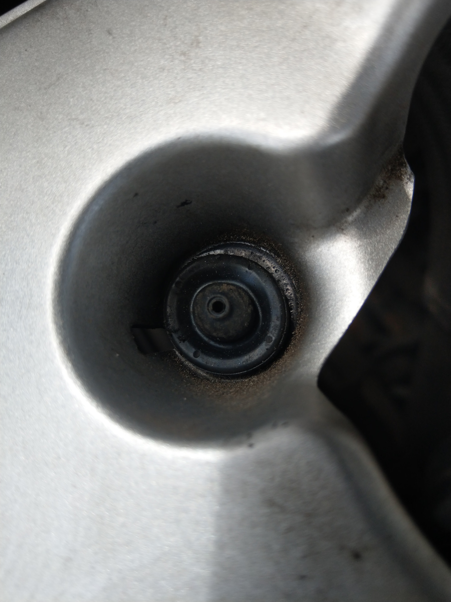 Быстросьемная декоративная крышка для двигателя — KIA Carens III, 2 л ...