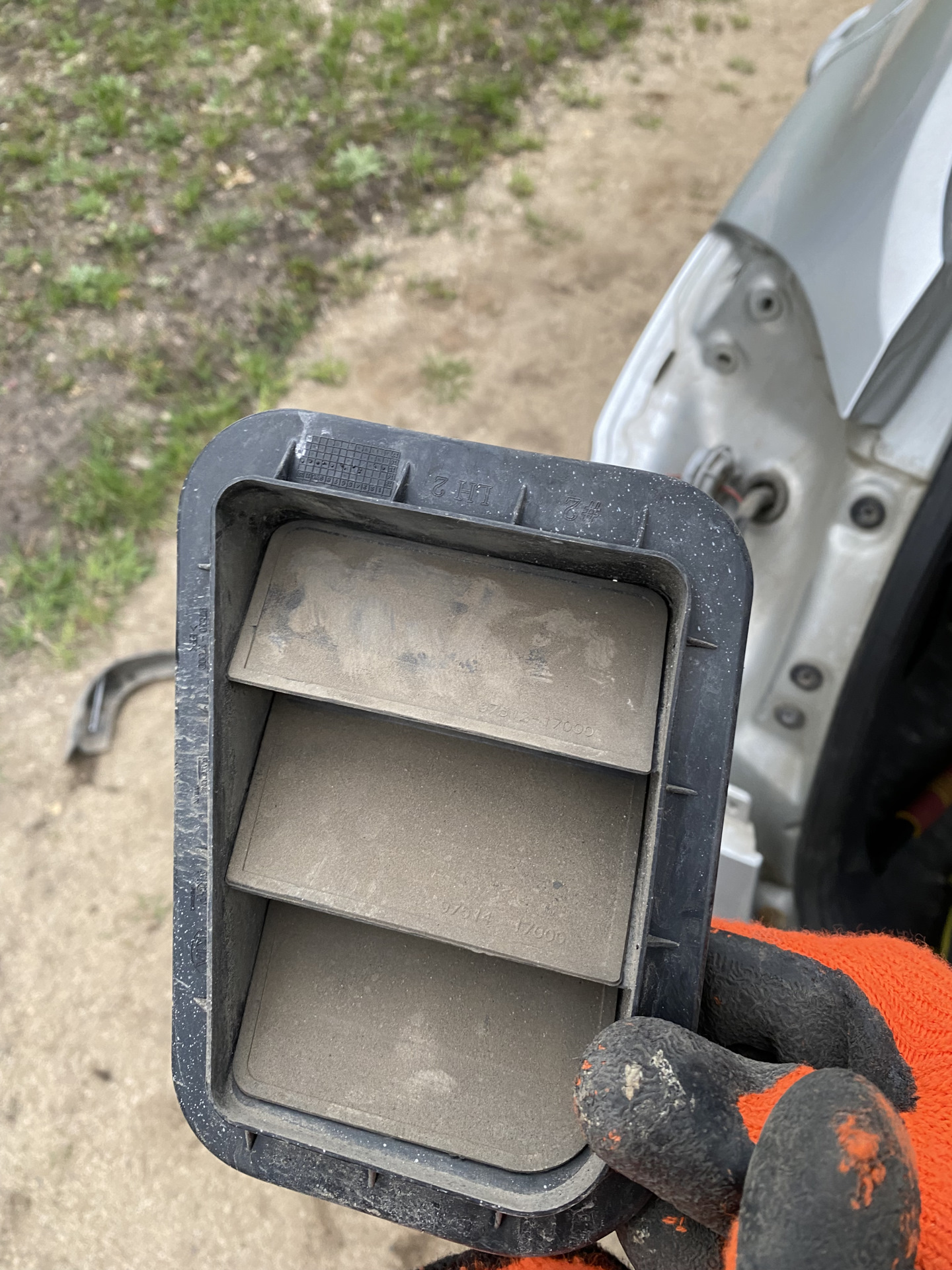 Замена решеток воздуховодов и лампочек заднего хода — KIA Ceed (2G), 1 ...