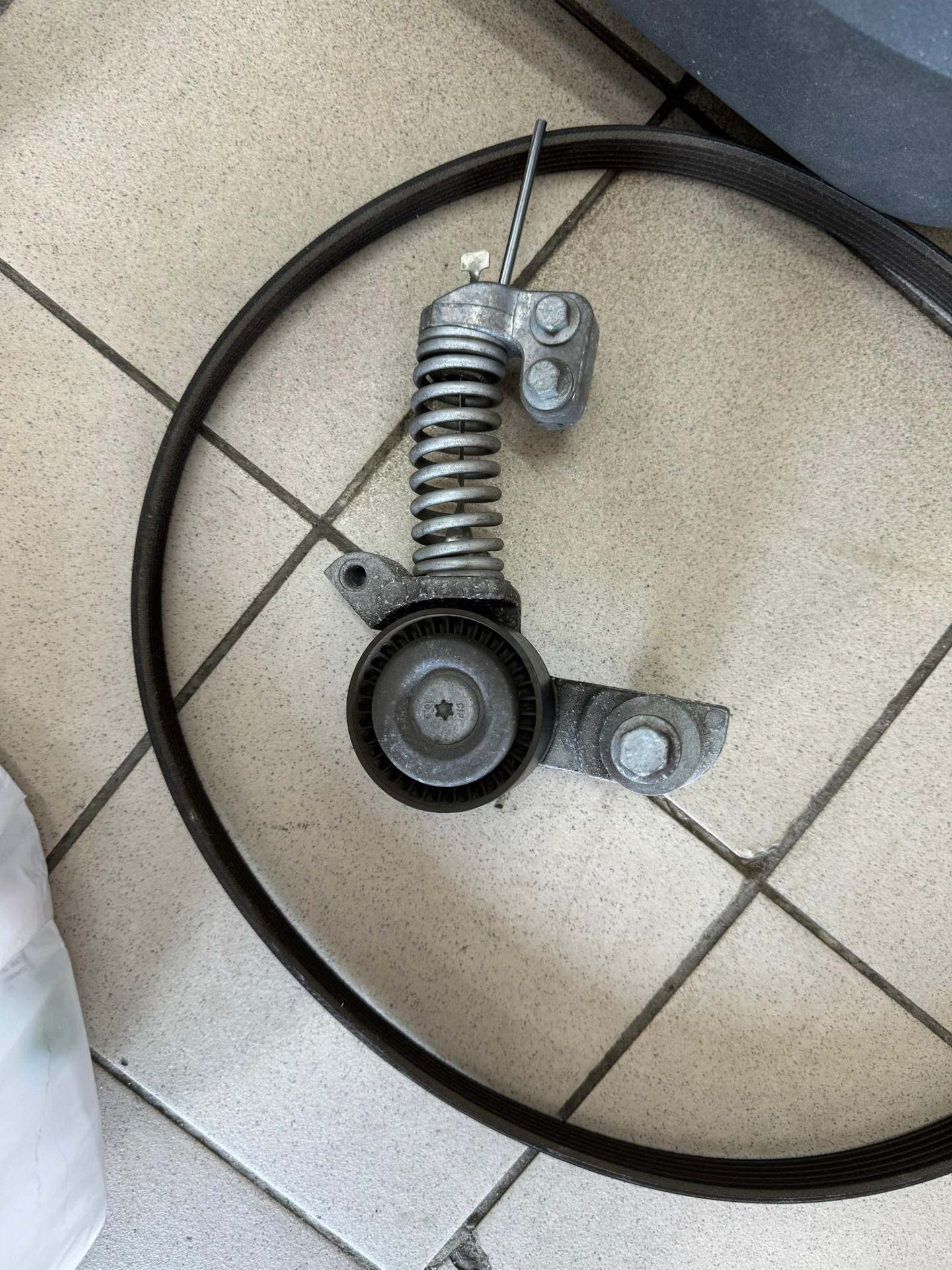 Замена ремня ГРМ и приводного ремня на D4. — Volvo XC40, 2 л, 2018 года ...