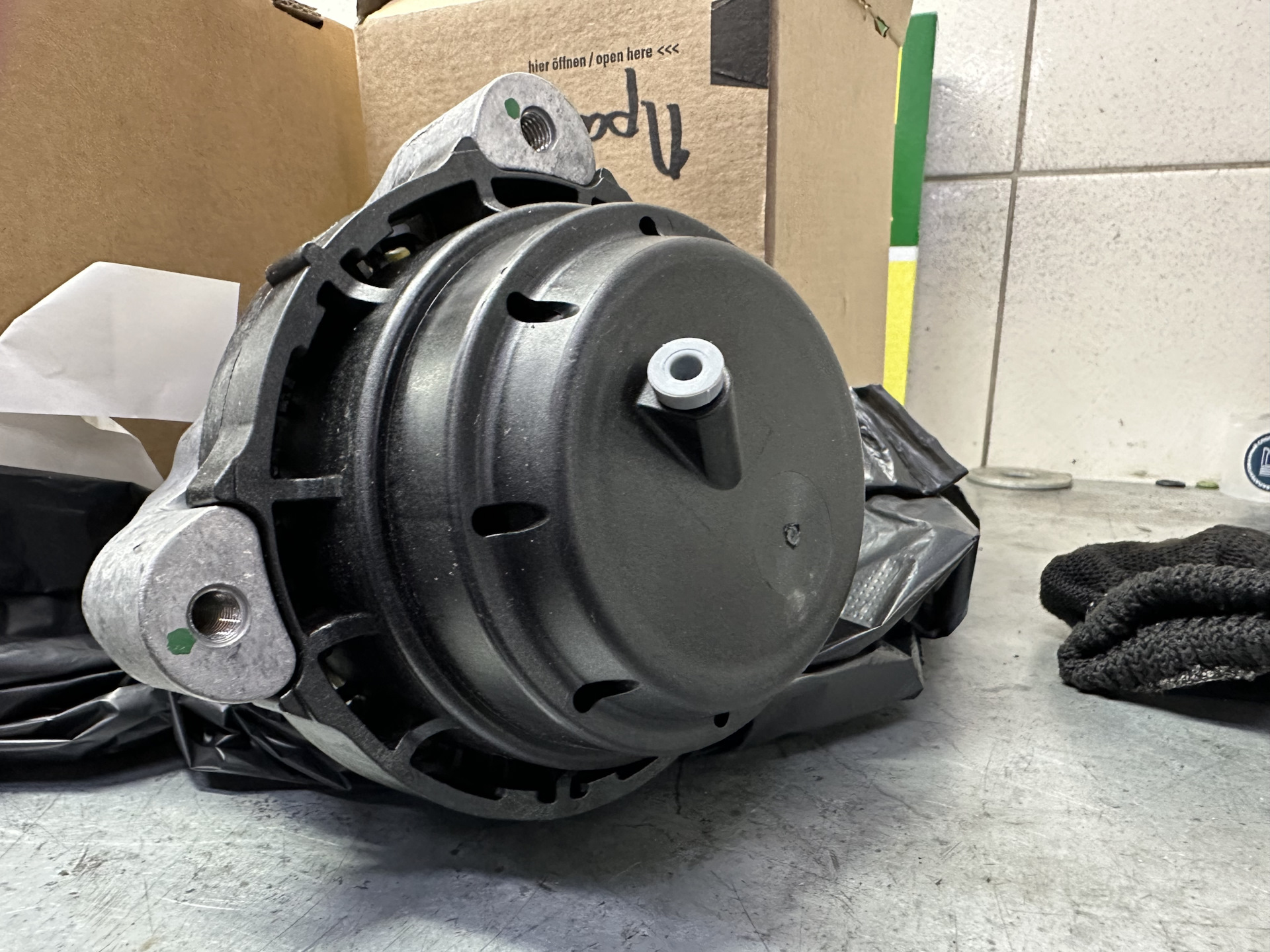 14). B47D20 Замена подушек ДВС — BMW 5 series (G30), 2 л, 2017 года ...