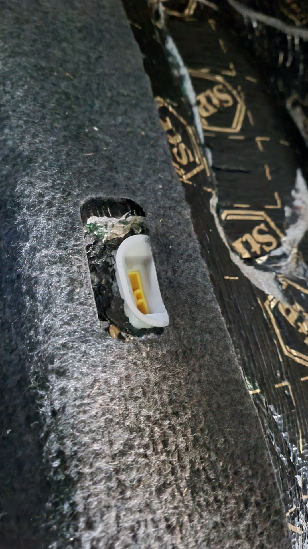 Замена фиксаторов заднего сиденья — Mitsubishi Lancer IX, 1,6 л, 2006 ...