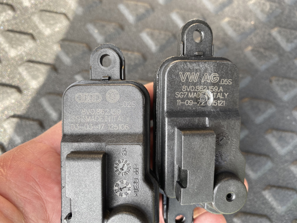 8V0862159A Механизм открывания лючка бензобака VAG | Запчасти на DRIVE2