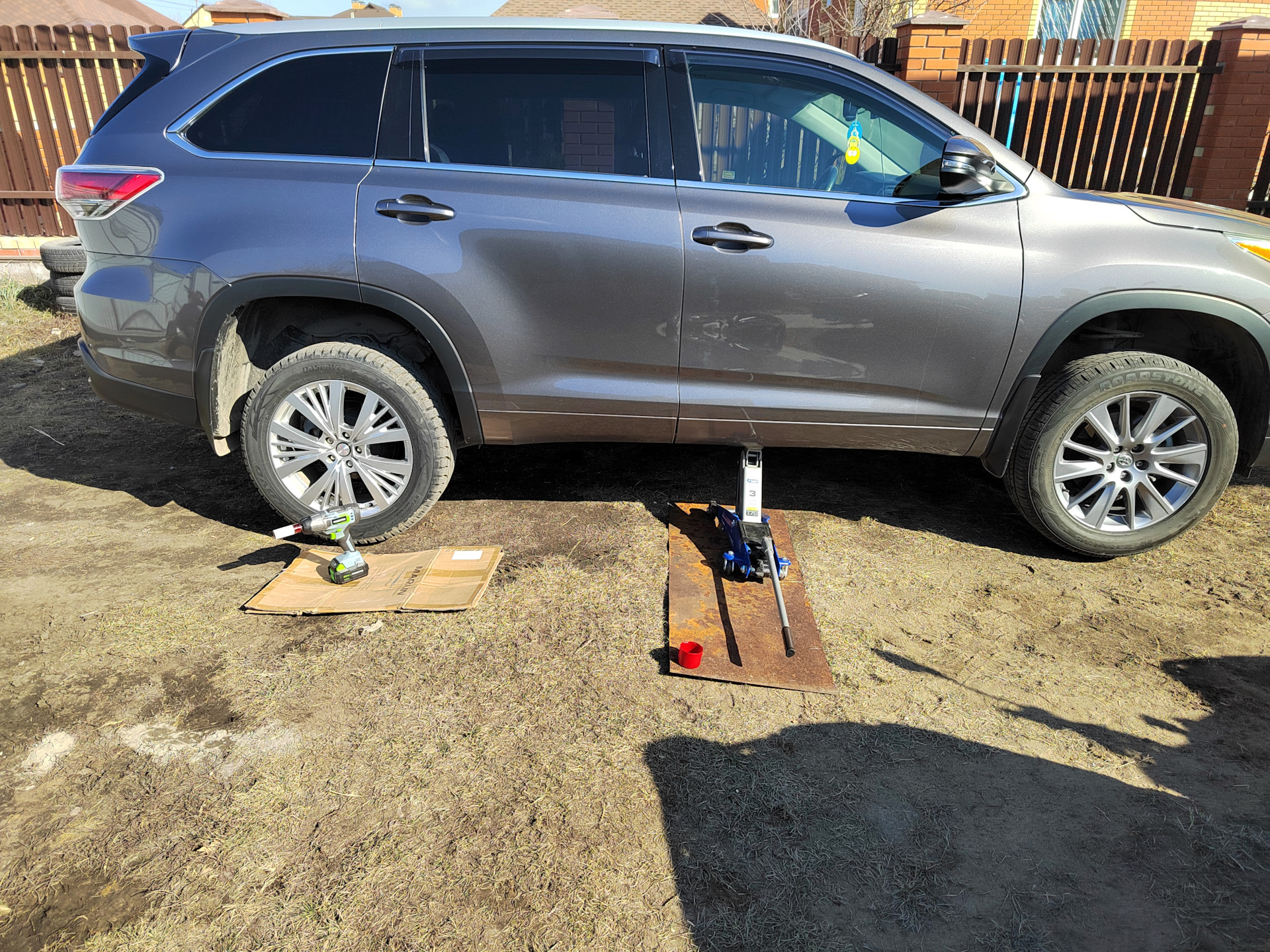 Смена колес, гайковерт рулит. — Toyota Highlander (XU50), 3,5 л, 2014 ...